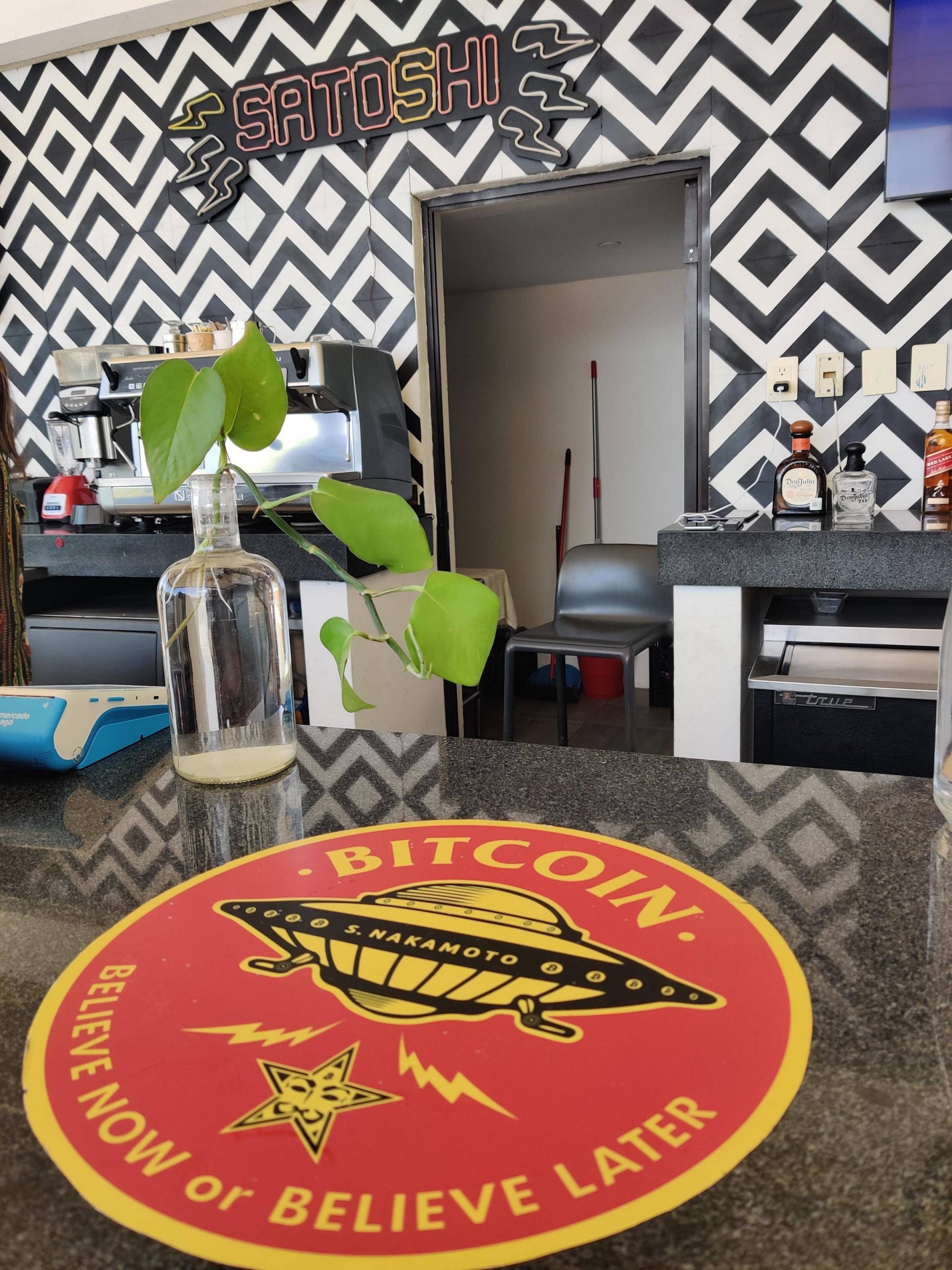 Bitcoin Pimped in Rooftop Bar in Playa del Carmen, Mexico – Miscopy